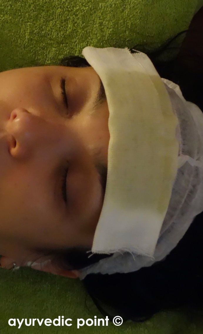 ŚIRO PICHU, Trattamento snehana per la testa | Ayurvedic Point©, Milano